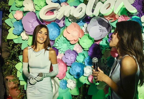 Emotion Hande Erçel Daveti